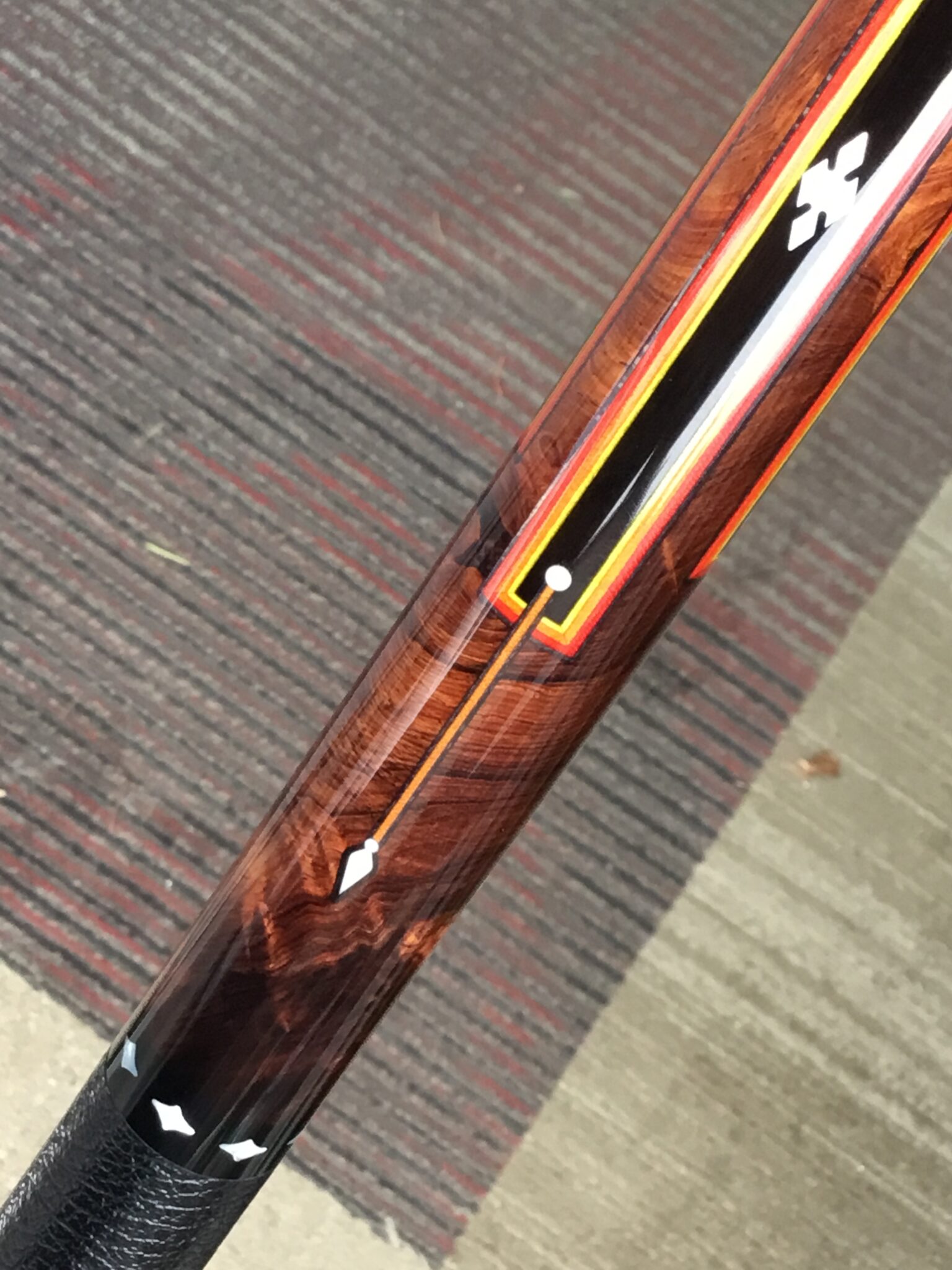 Runde {2022 Burl, box cue} | Biggelbachs
