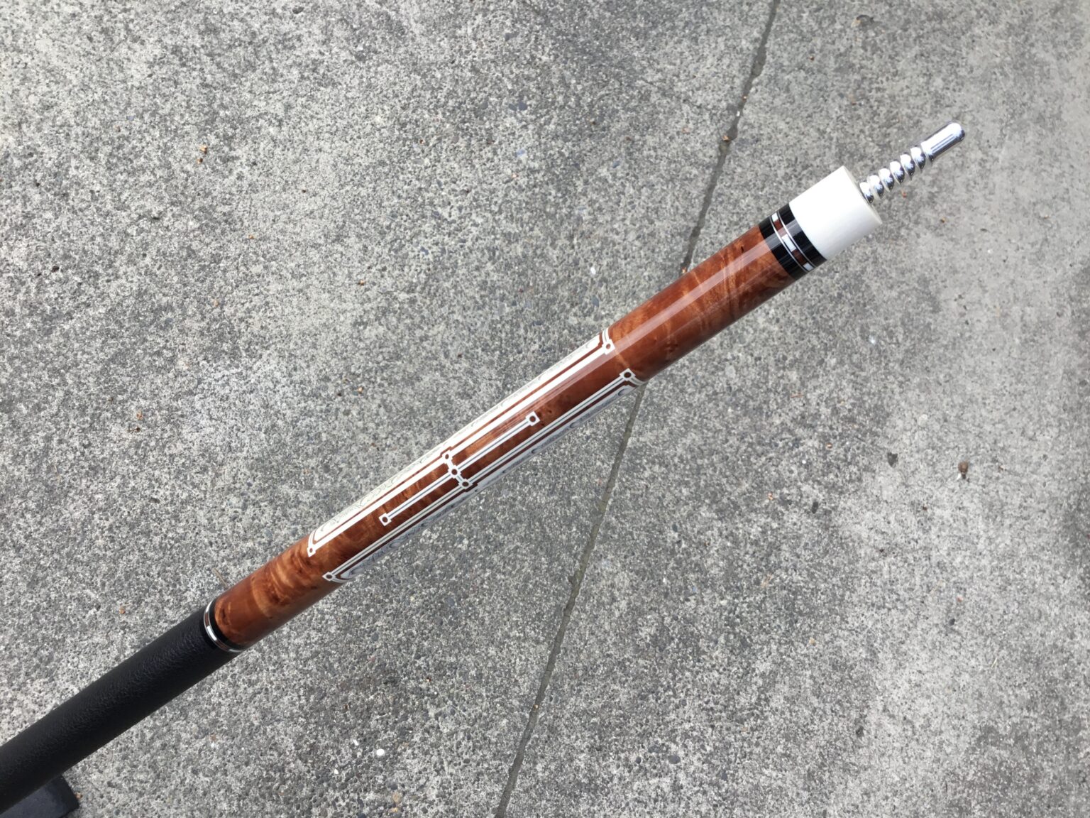 Nitti (Burl Box Scrimshaw) Pool Cue | Biggelbachs