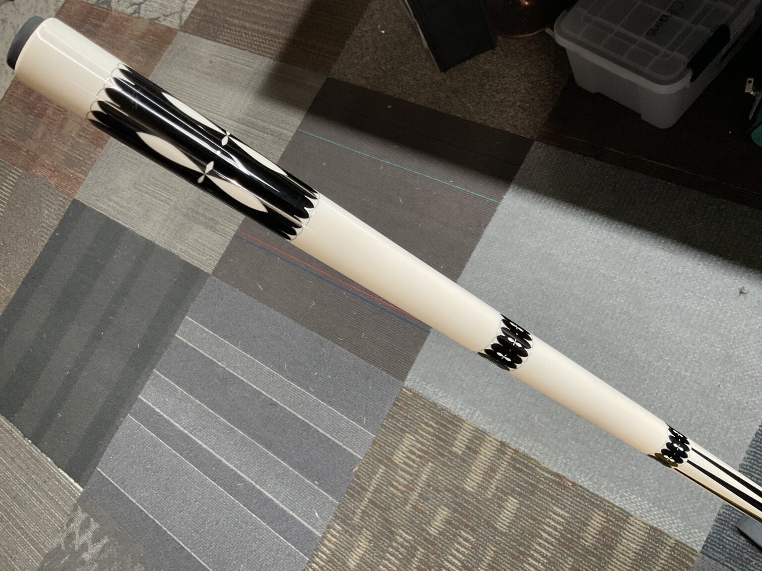 Vigus (Stunning Tuxedo) Pool Cue | Biggelbachs