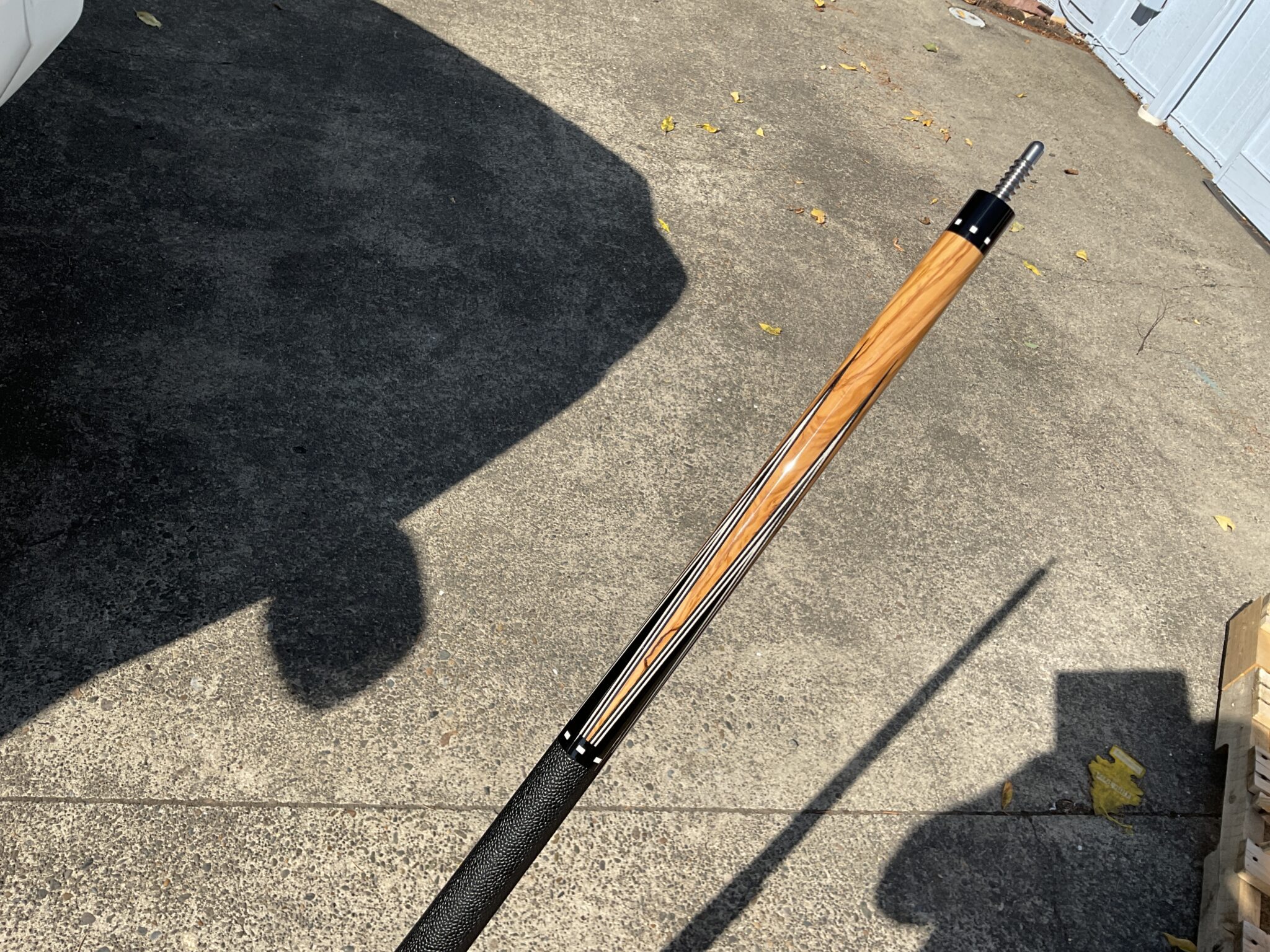 Elliott (Black&White Points) Pool Cue | Biggelbachs