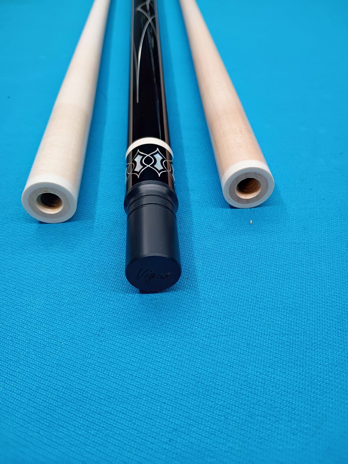 Vigus (Wrapless Brown Burl Handle) Pool Cue | Biggelbachs