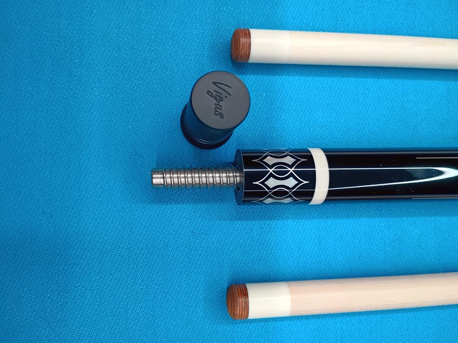 Vigus (Wrapless Brown Burl Handle) Pool Cue | Biggelbachs